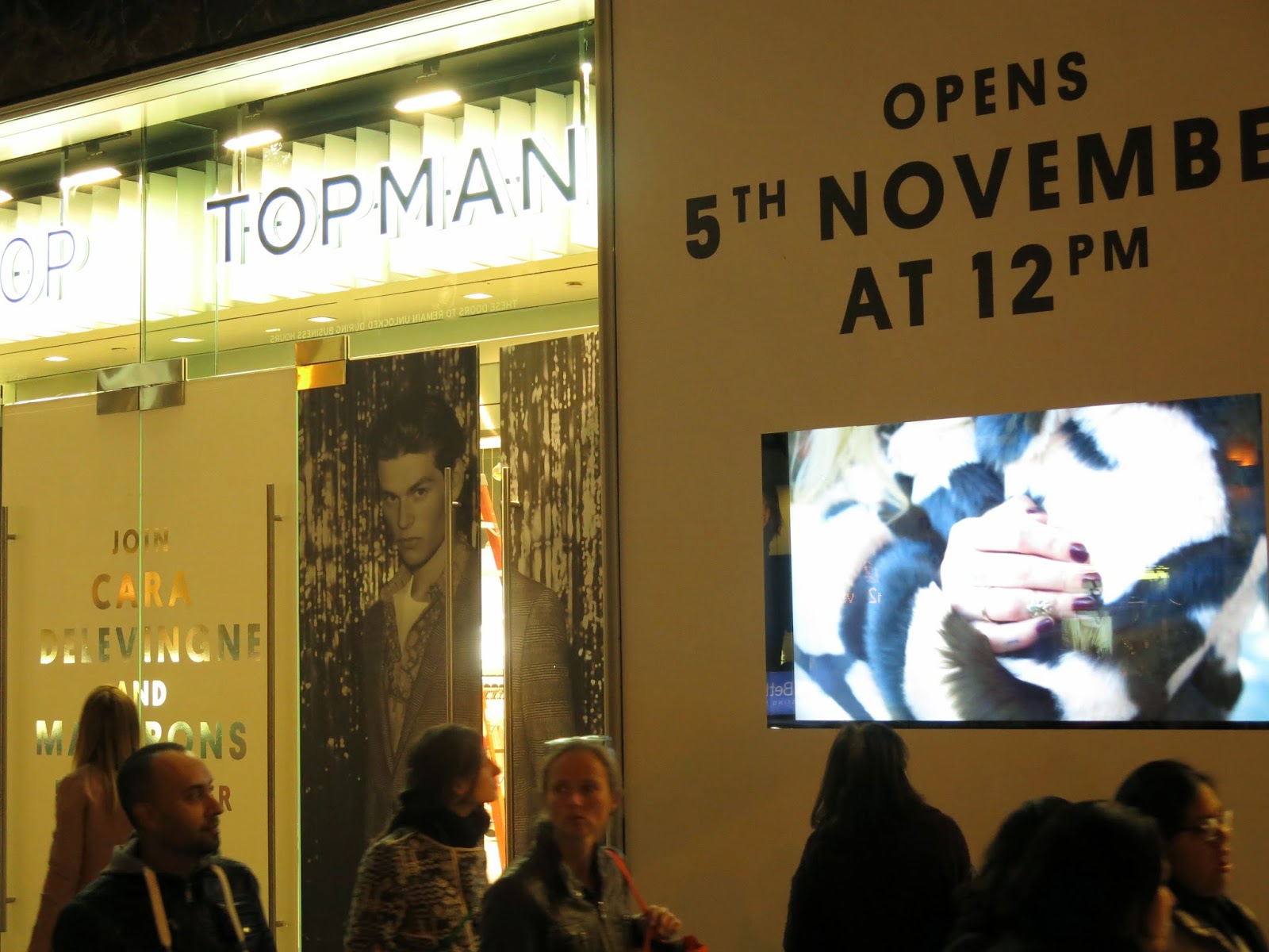 Digital Window Display Video Installation TOPSHOP NYC USA